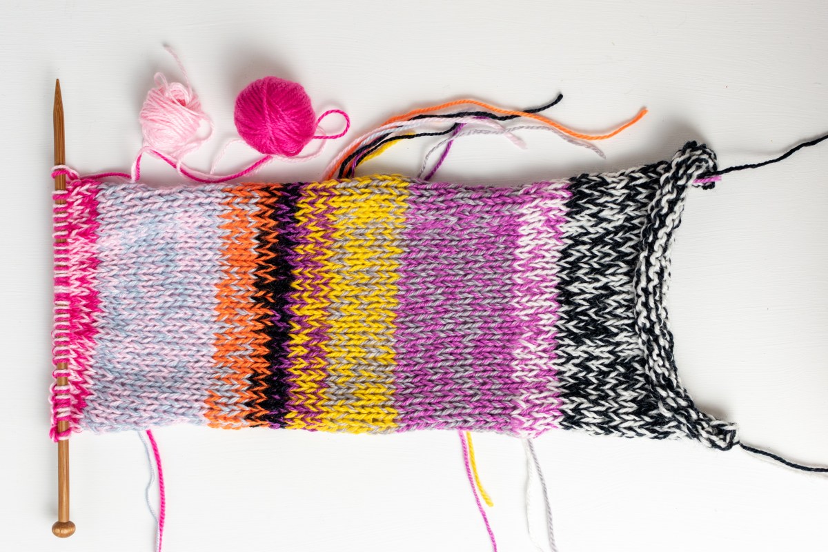 How to knit a gradual colour change effect using two strands held ...